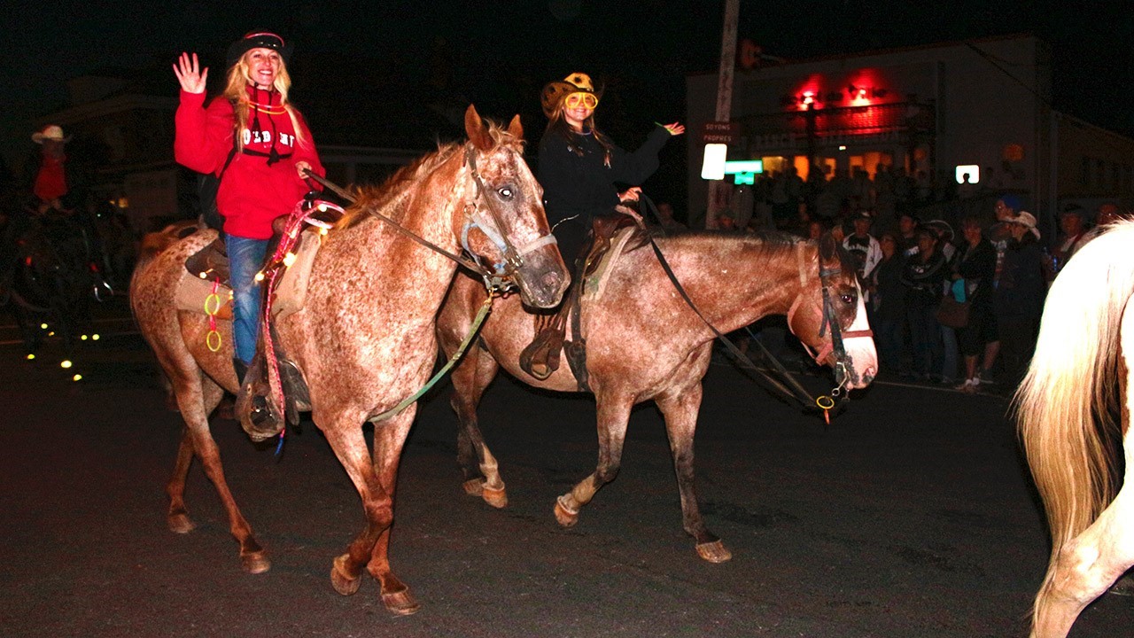 La parade de chevaux illuminés obtient les faveurs de Dame nature à ...