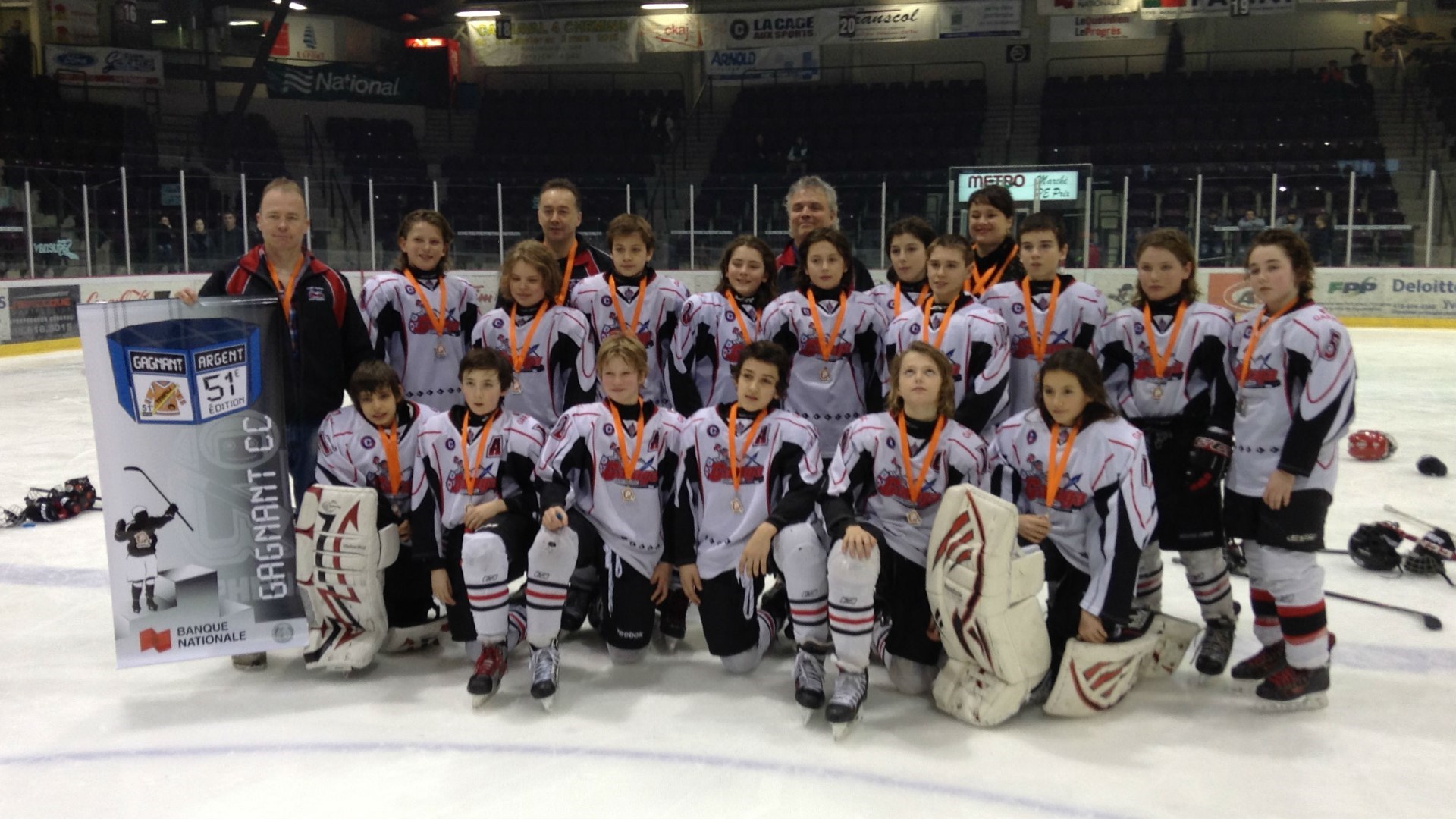 Un grand chemin qui mène au Tournoi international de hockey Pee-Wee de ... Un grand chemin qui mène au Tournoi international de hockey Pee-Wee de ...