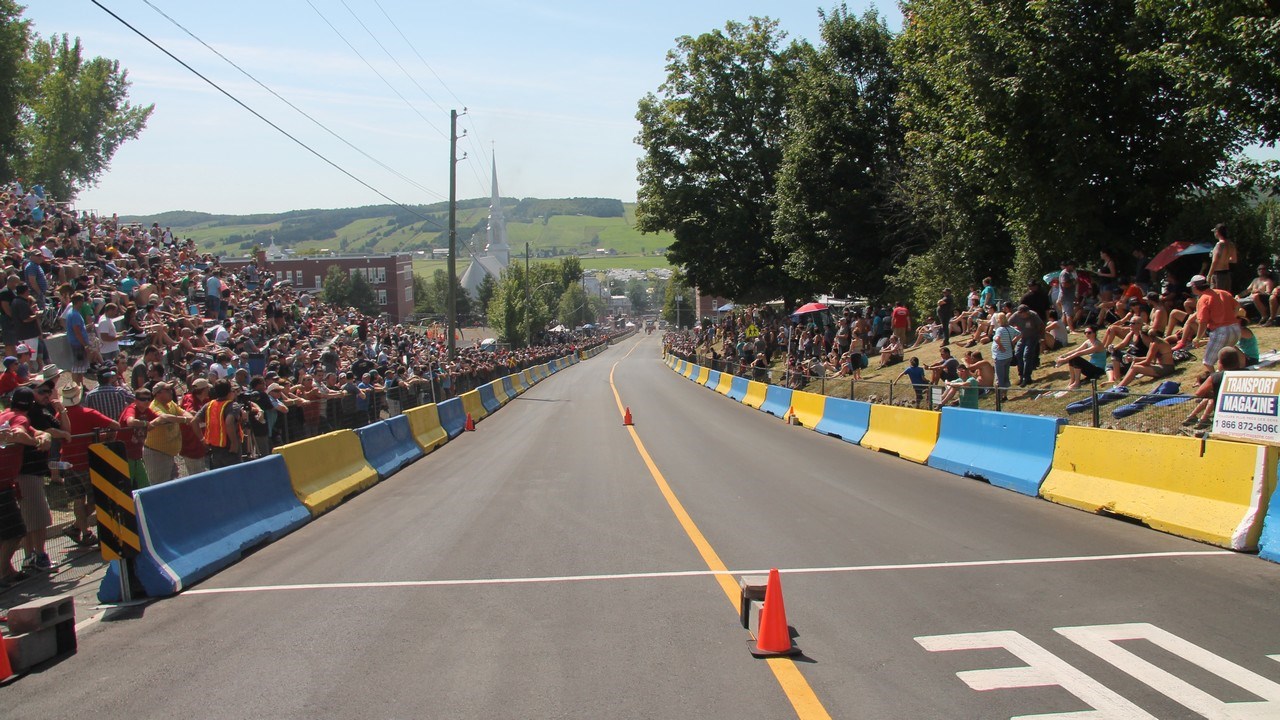 Les courses de camion de Saint-Joseph attirent des milliers de spectateurs