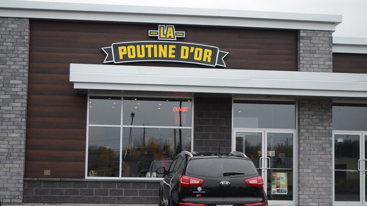 Ouverture officielle de la station-service Shell et de la Poutine d'or