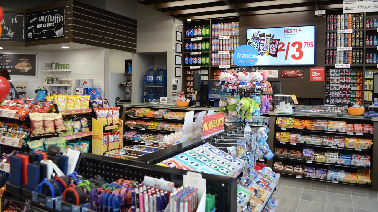 Ouverture officielle de la station-service Shell et de la Poutine d'or