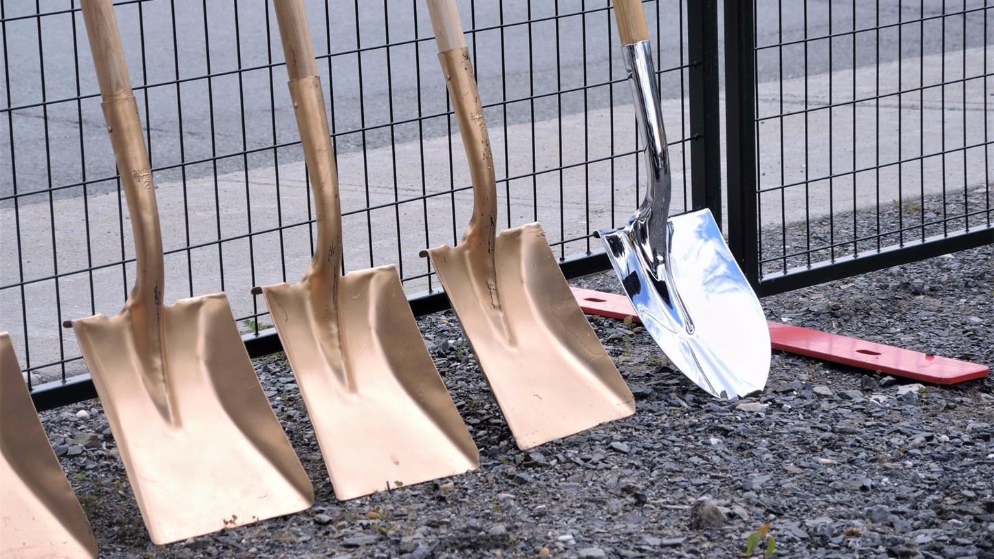Première pelletée de terre pour le nouveau complexe commercial de ...