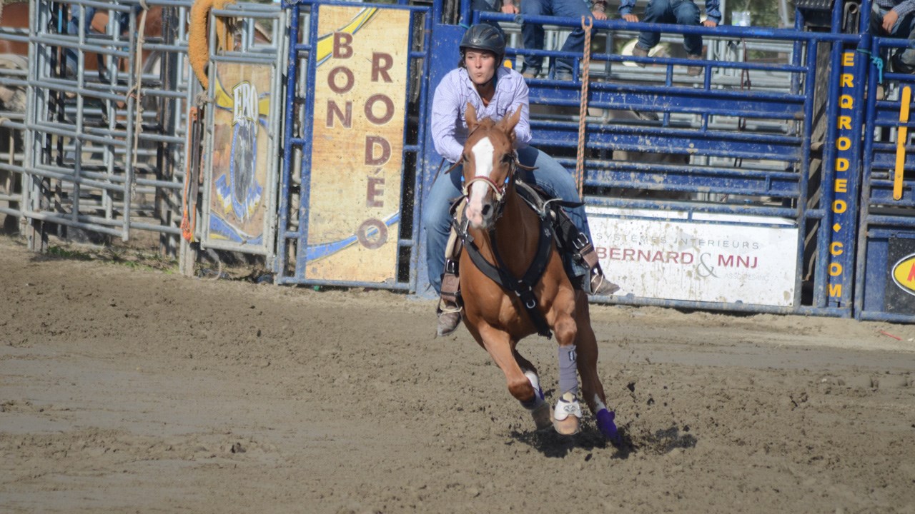 Des estrades pleines pour la finale du rodéo des Festivités western de ...