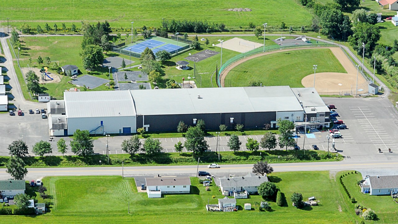 L'aréna de St-Isidore se refait une beauté pour une somme avoisinant ...