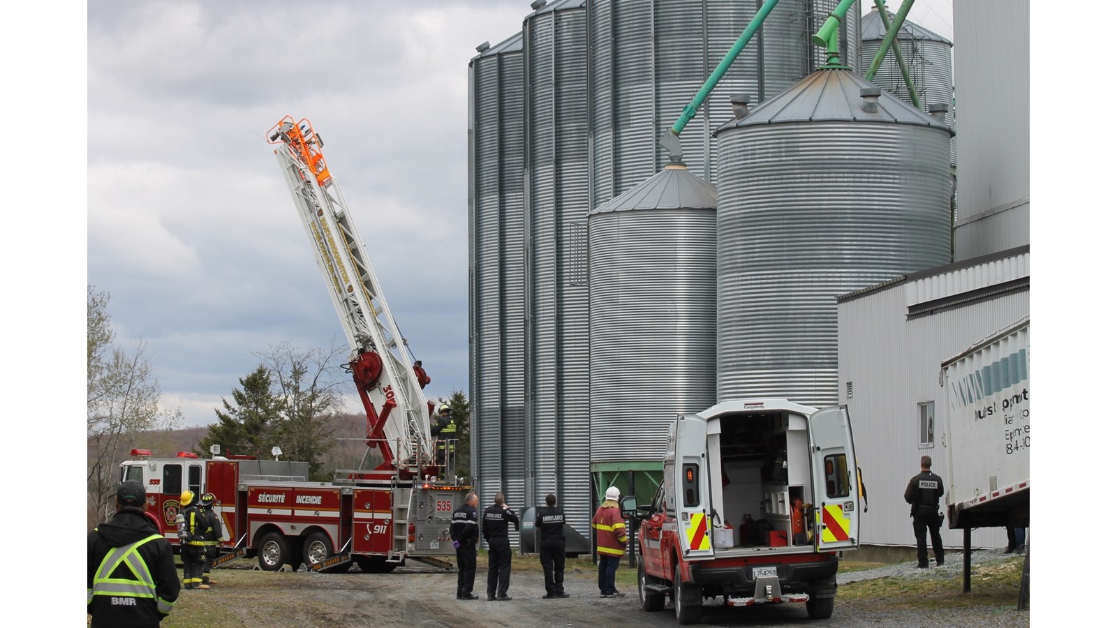 Chute dans un silo à grain : les blessures de l'homme ne seraient pas ...