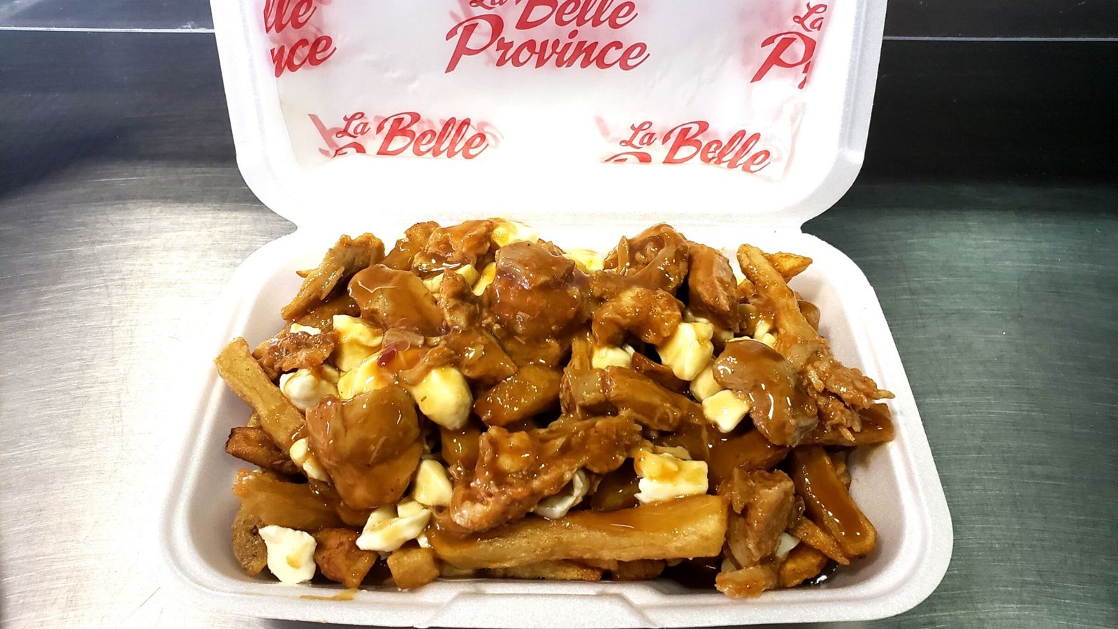 Le restaurant La Belle Province redémarre en neuf