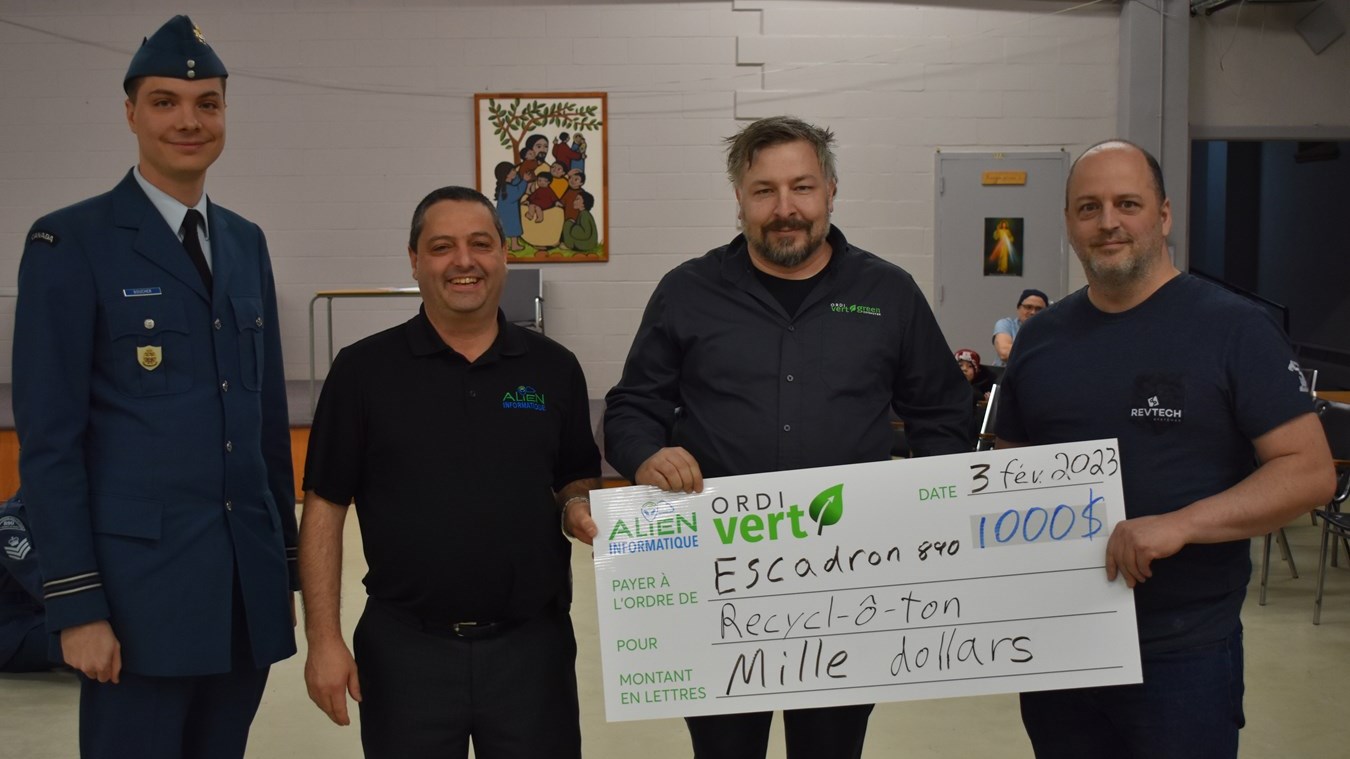 Remises de récompenses aux cadets de l’air de l’Escadron 890