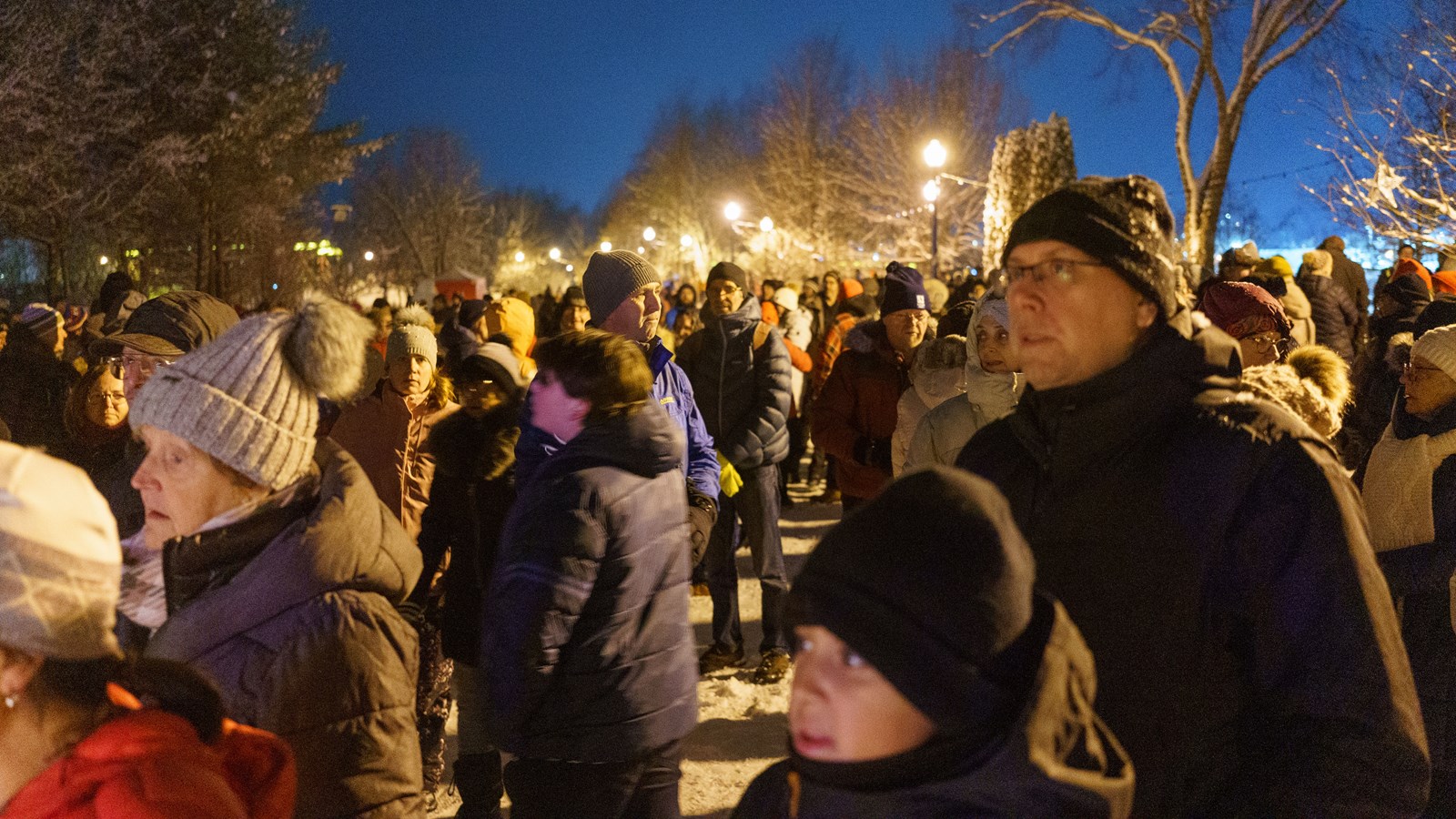 Nathan Loignon joue pour l'illumination du sentier féérique de Saint-Georges