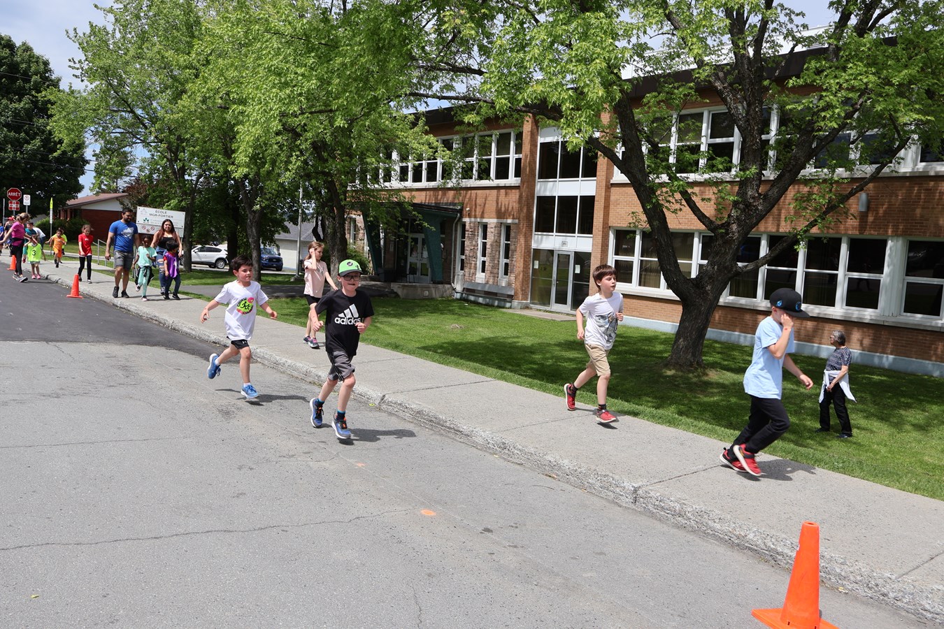Plus de 600 participants au Défi 4 km des écoles Monseigneur-Fortier et ...