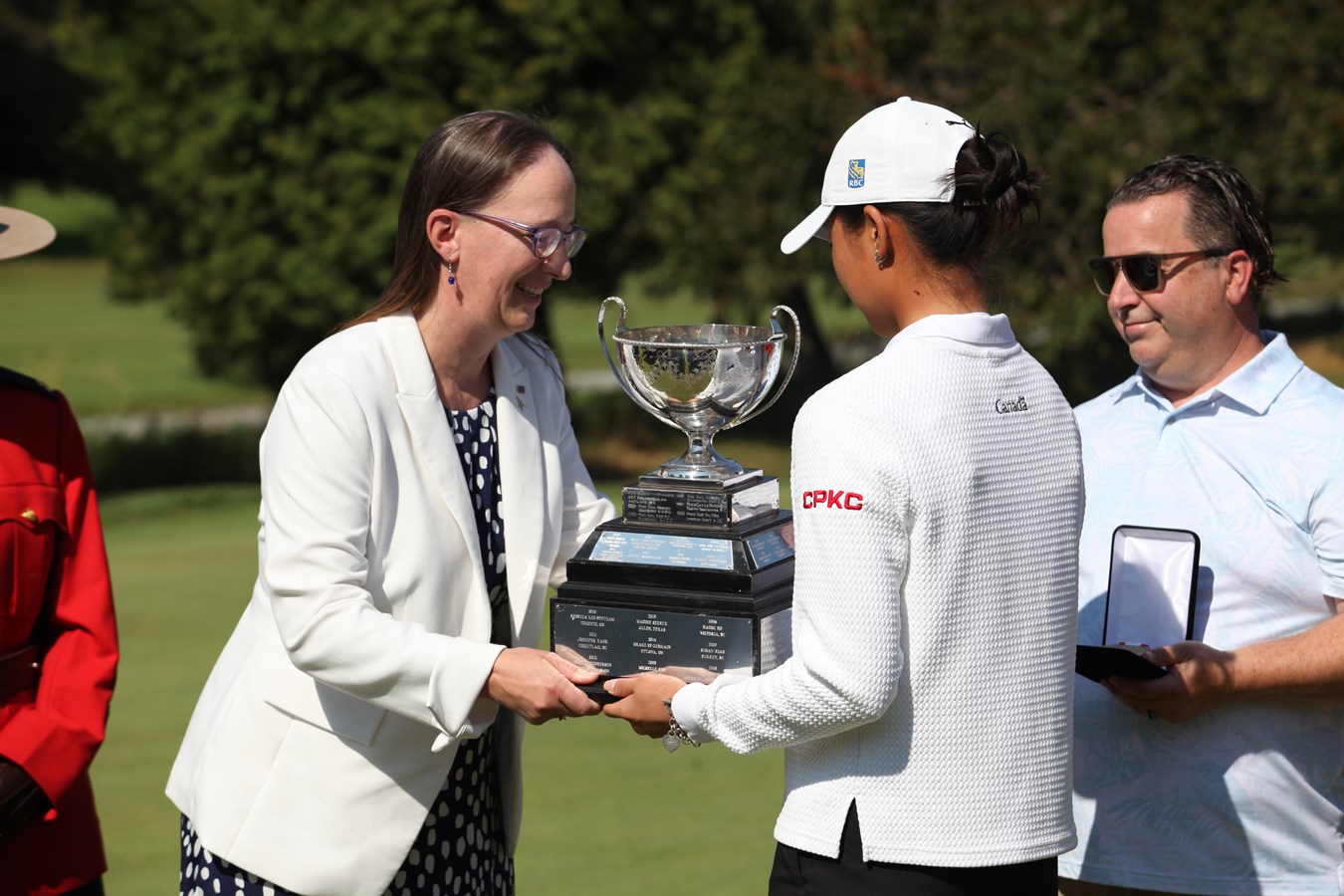 Shauna Liu conserve son titre au Championnat canadien junior féminin à ...